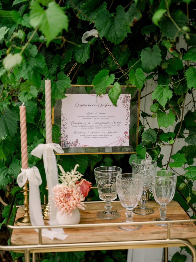 SOFT + ROMANTIC LITERARY COTTAGECORE WEDDING INSPIRATION AT VINTAGE FIELDS IN COLUMBUS ...