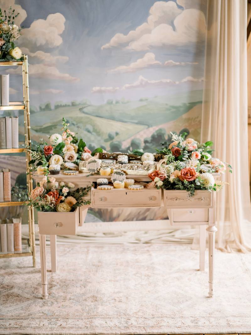 SOFT + ROMANTIC LITERARY COTTAGECORE WEDDING INSPIRATION AT VINTAGE FIELDS IN COLUMBUS ...