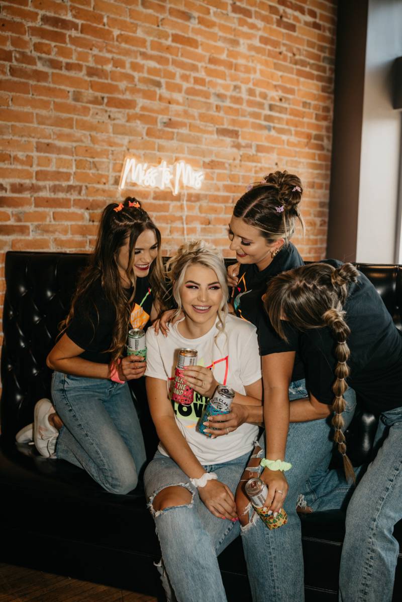 A NOSTALGIC '90S-THEMED BACHELORETTE PARTY DESIGN AT 4 SISTERS 4TH ...