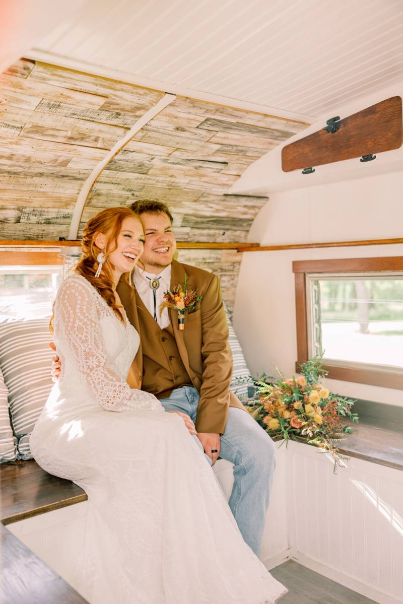 A RETRO SOUTHWESTERN COWGIRL-INSPIRED WEDDING DESIGN WITH VINTAGE MOTEL ...