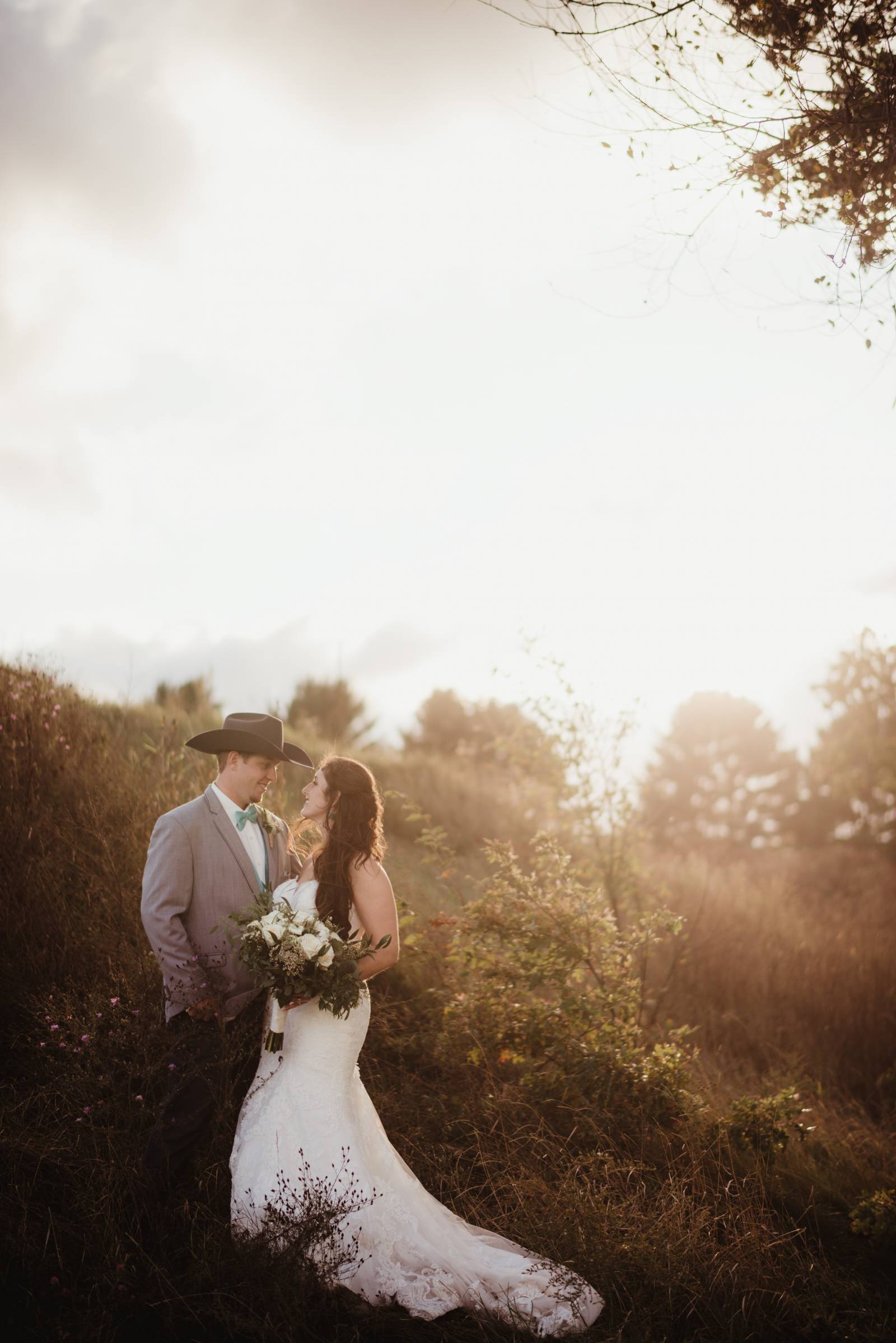 ELEGANT WESTERN RODEO WEDDING WITH THE DREAMIEST GARDEN FLORALS ...