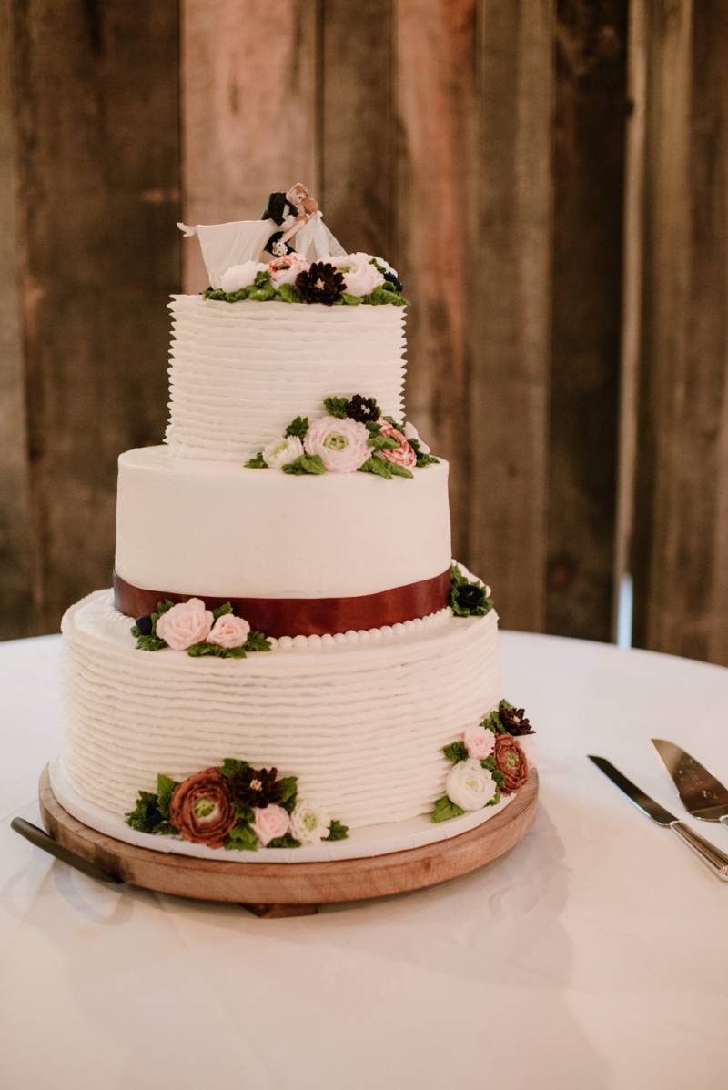 A CLASSIC MAROON WEDDING AT THE RUSTIC SWAN BARN DOOR | KAYLA + ZACK ...