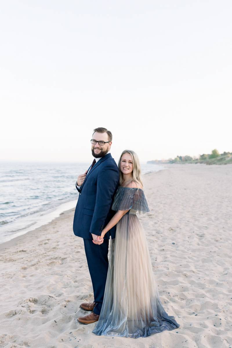 SIMPLE + ELEGANT SHEBOYGAN, WISCONSIN BEACH ENGAGEMENT | KAIT + ALEX ...