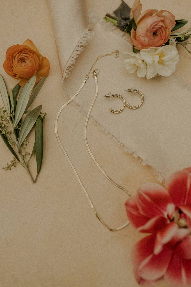 COLORFUL LUSH SPRING GARDEN INSPIRED STYLED SHOOT WITH VINTAGE VIBES AT ...