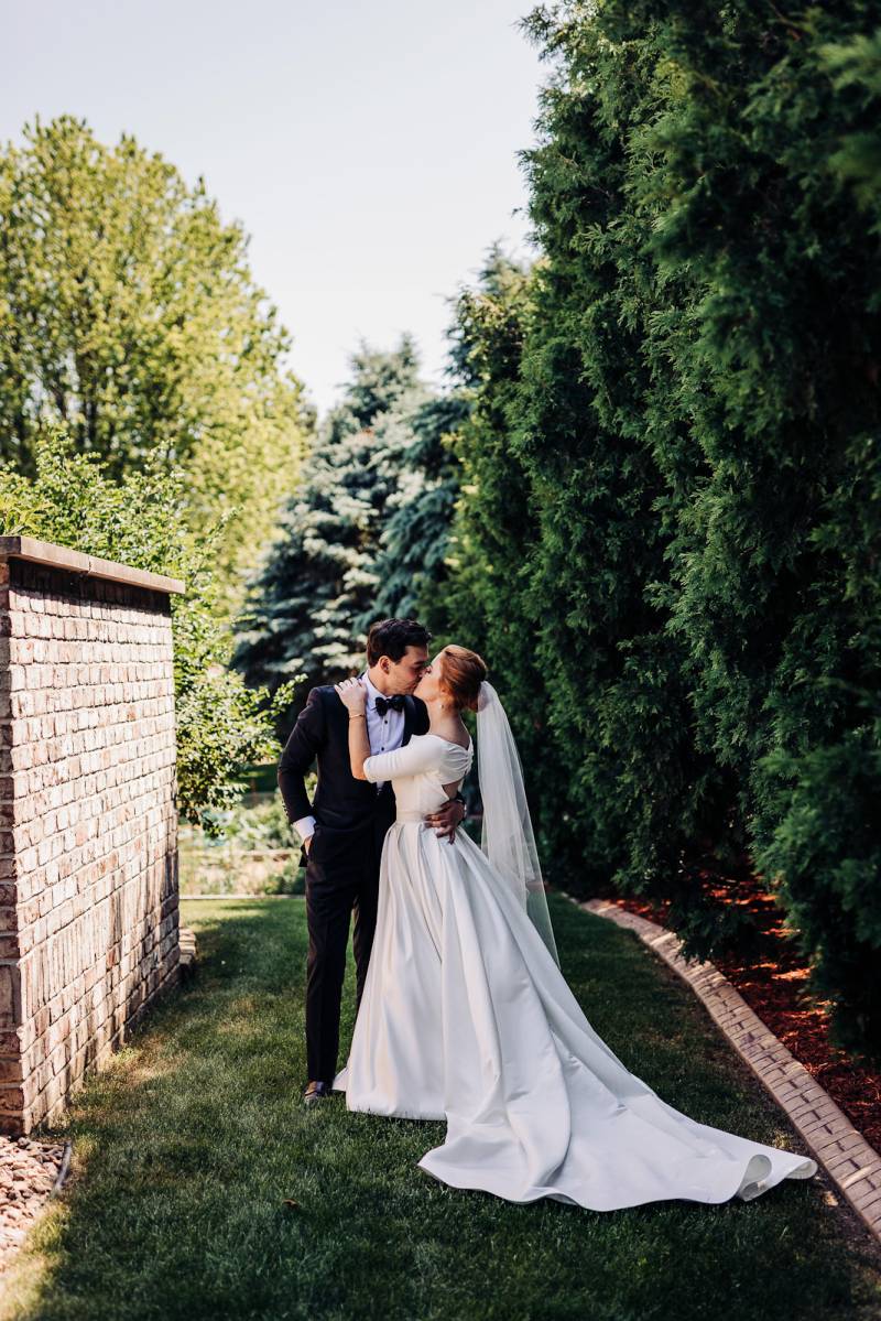 SIMPLE + TIMELESS MADISON WEDDING FULL OF LUSH GREENERY AT GARVER ...