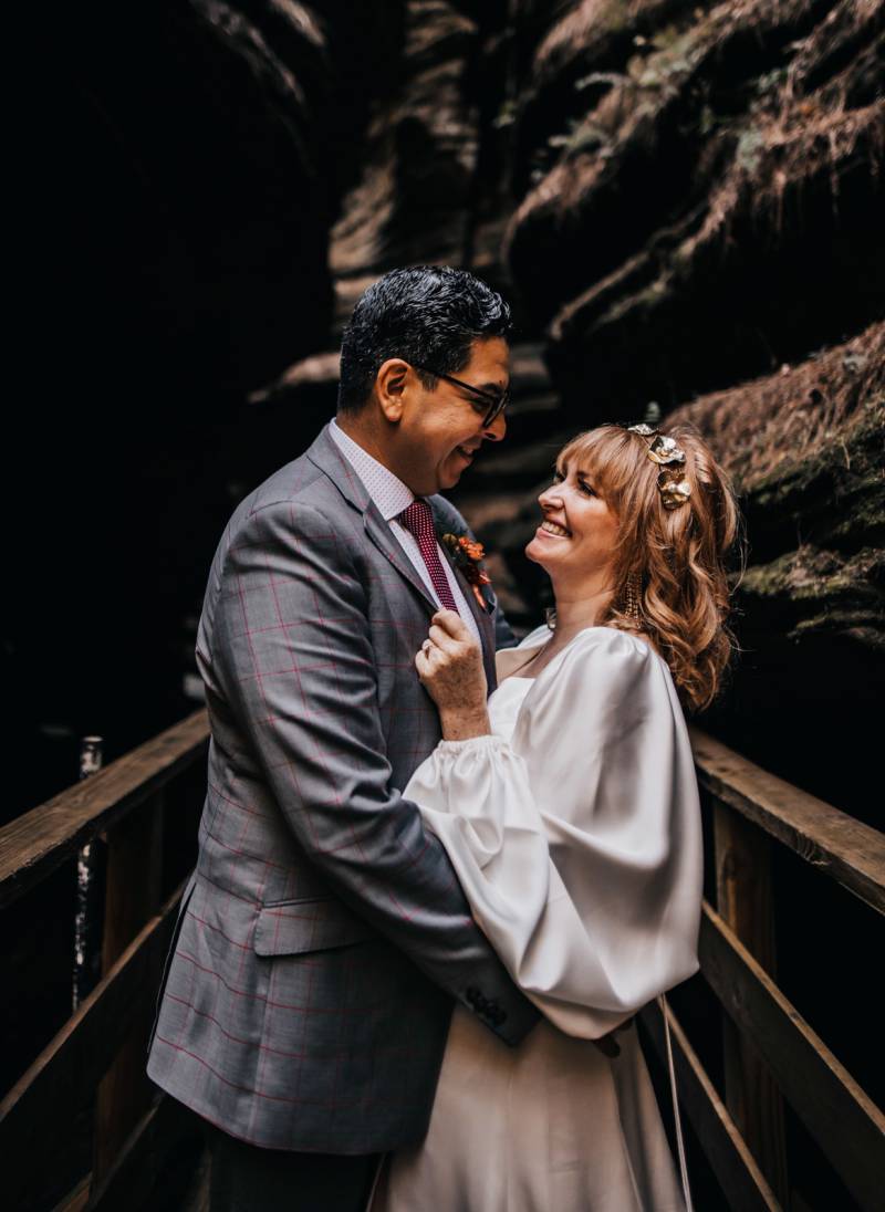 TWO CULTURES COME TOGETHER IN AN INTIMATE AND COLORFUL WISCONSIN DELLS ...