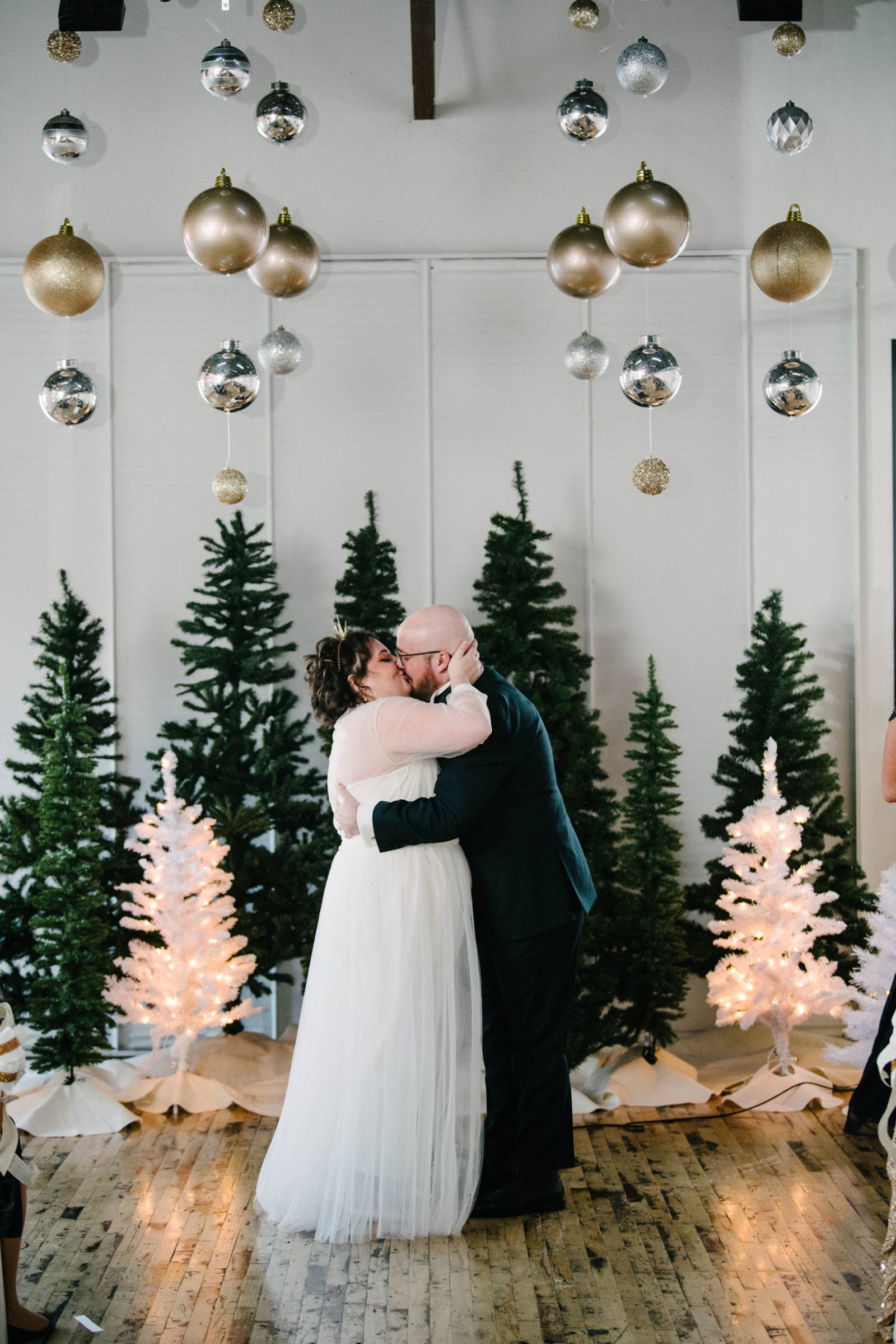 Sarah & Kendrick's Mid-Century Modern Winter Wonderland Wedding at The ...