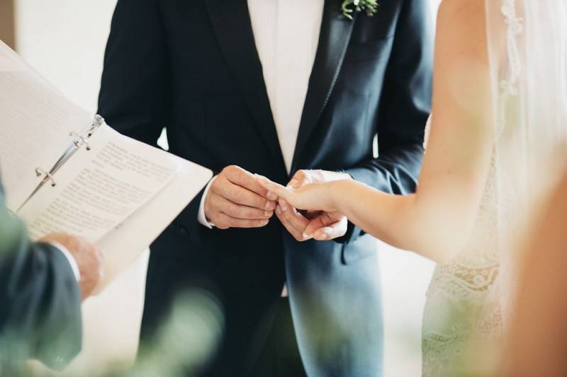 5 Roles of A Wedding Officiant