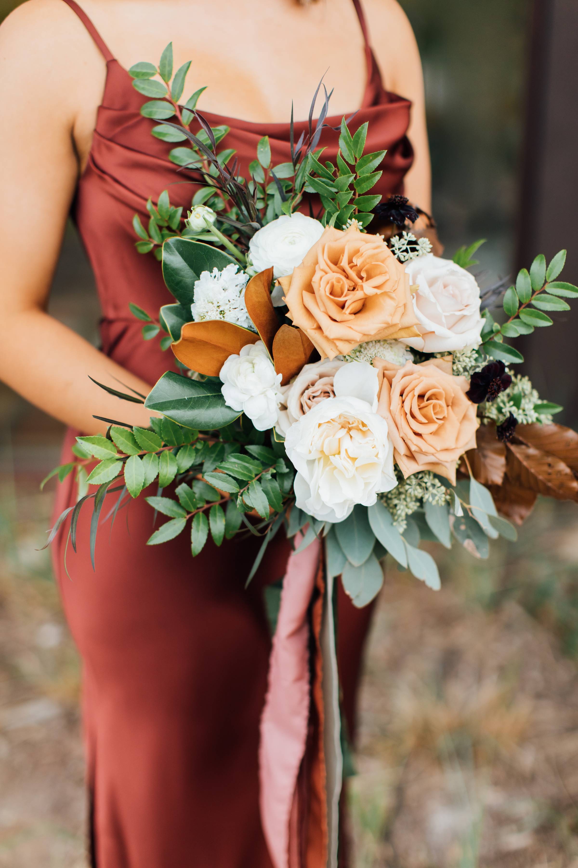 How To Incorporate Fall Florals In Your Wedding